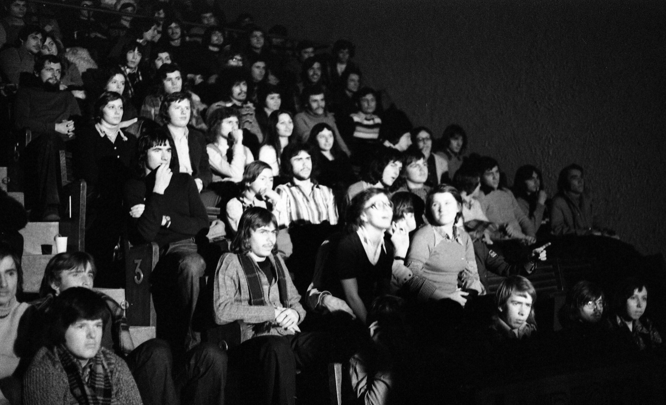 British Punk Singers: Igniting Musical Revolution